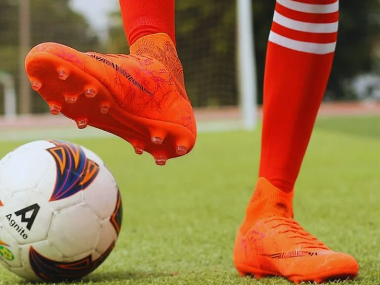 Differences between football and baseball cleats