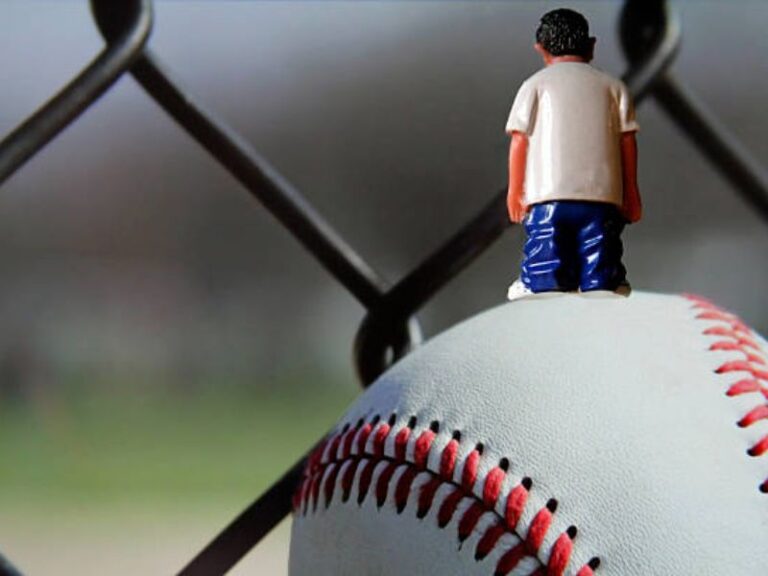 What is obstruction in Baseball? A Guide for Baseball Enthusiasts